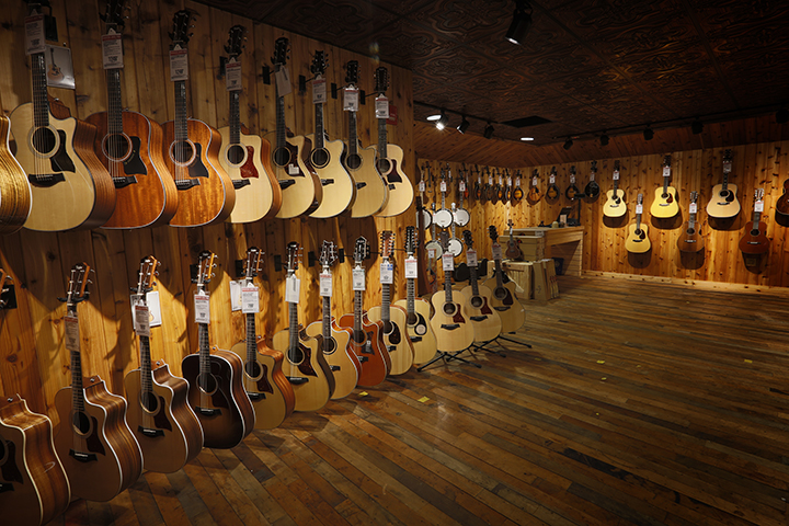Guitar Center Dazzles In Heart Of Times Square